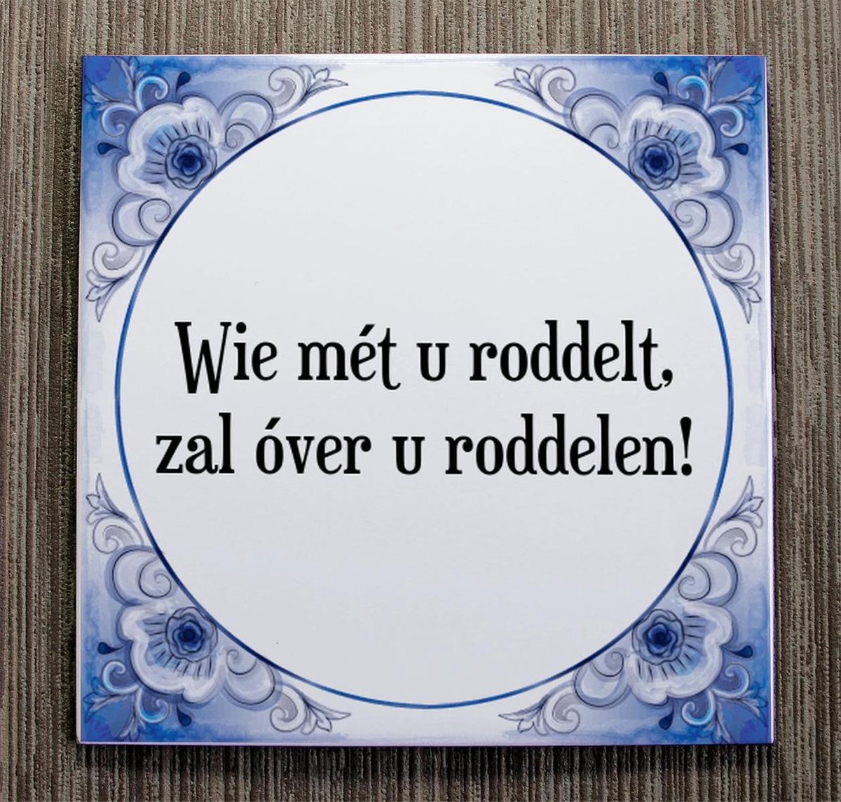 Tegeltje met Spreuk (Tegeltjeswijsheid): Wie m t u roddelt, zal ver u ...