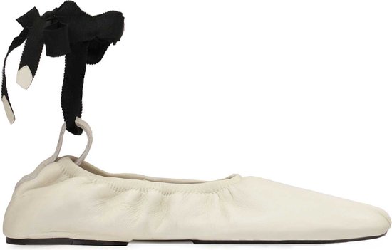 Flexible leather ballerinas with a crease | bol