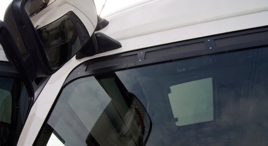 Muggengaas voor SCANIA-veiligheidsramen, in het bovenste deel van het ...