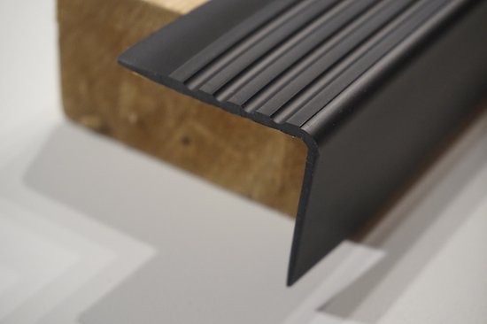 Trapneusprofiel Zelfklevend trapprofiel PVC Rubber - 50x42mm X Zwart ...