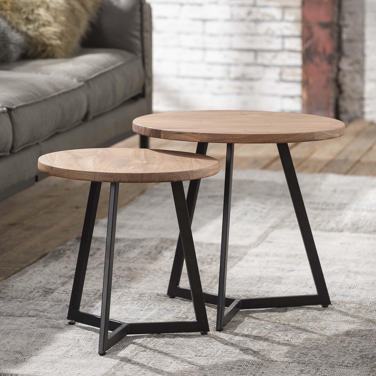 Hoyz - Bijzettafel Set van 2 - Rond - Verbonden Driepoot - Hout | bol