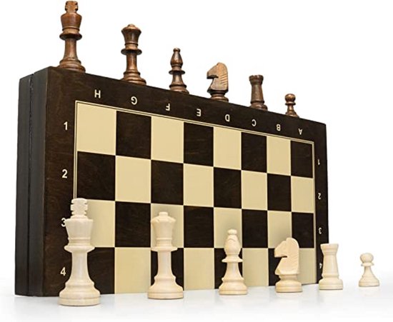Schaakbord \ Chess figures and chessboard made of wood - Houten ...