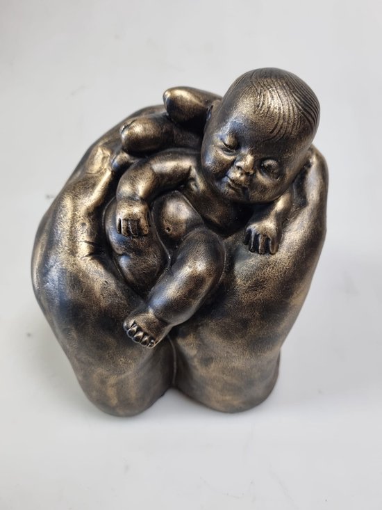 LBM - baby in handen - decoratief beeld - brons kleur | bol.com