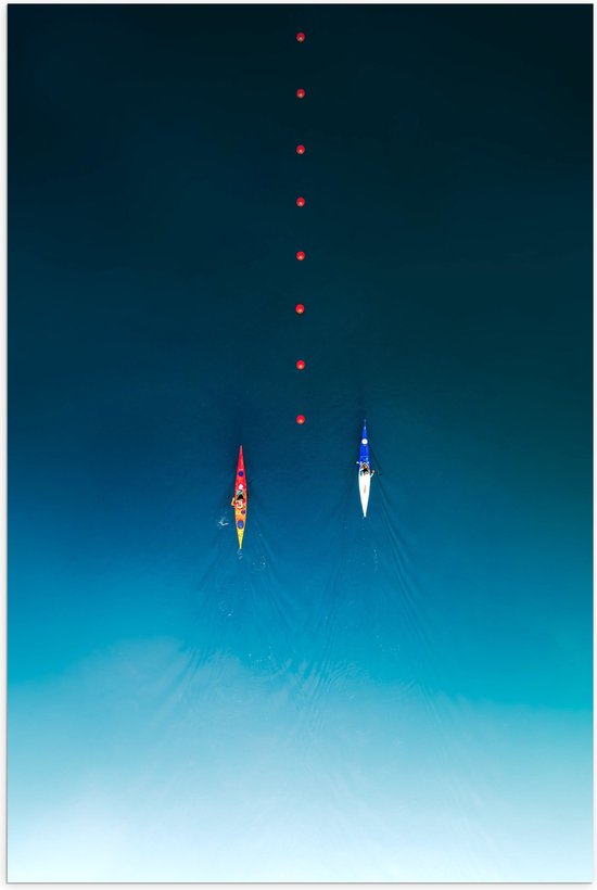 WallClassics - Poster Glanzend – Bovenaanzicht van Twee Rode Kano's bij ...