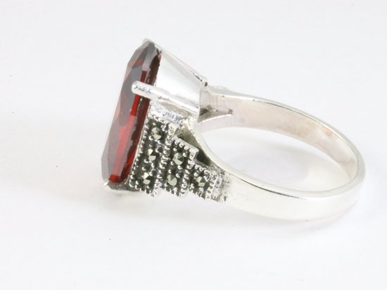 Zware zilveren ring met granaat en marcasiet - maat 17 | bol