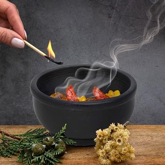 Wierookkom gemaakt van zeepsteen in het zwart met een diameter van 10 ...