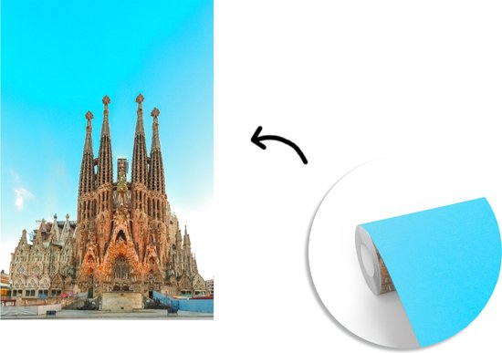 Behang - Fotobehang Sagrada Familia bij een vroege zonsondergang in ...