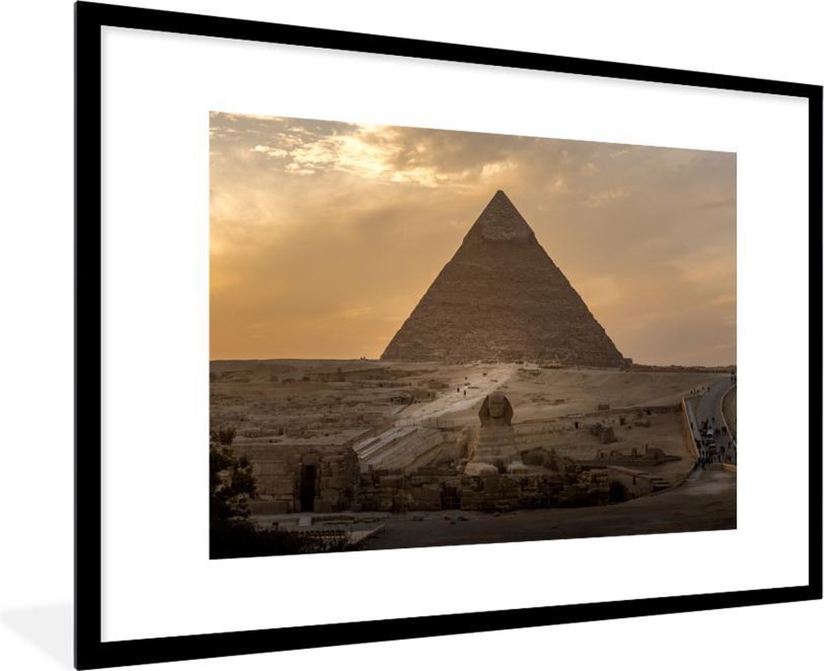 Fotolijst incl. Poster - De grote Sfinx van Giza voor de Piramide van ...