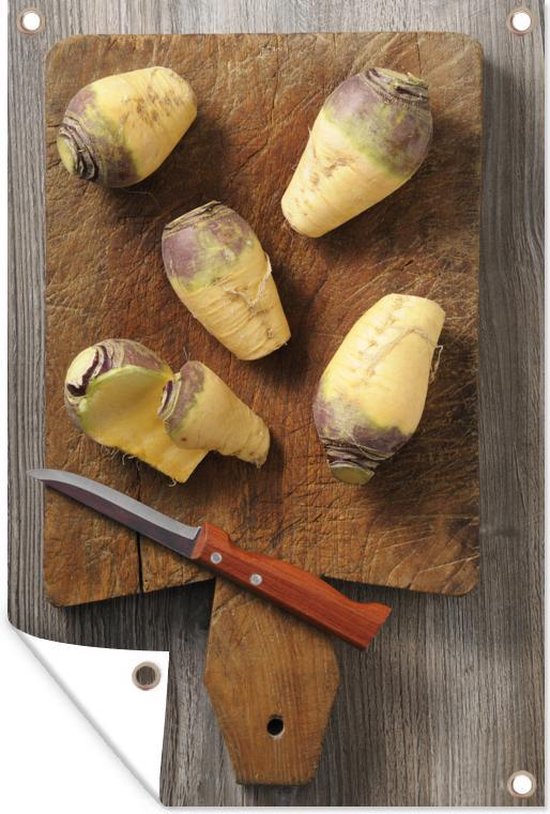 Tuinposters buiten Geschilde koolrapen op een snijplank - 60x90 cm ...