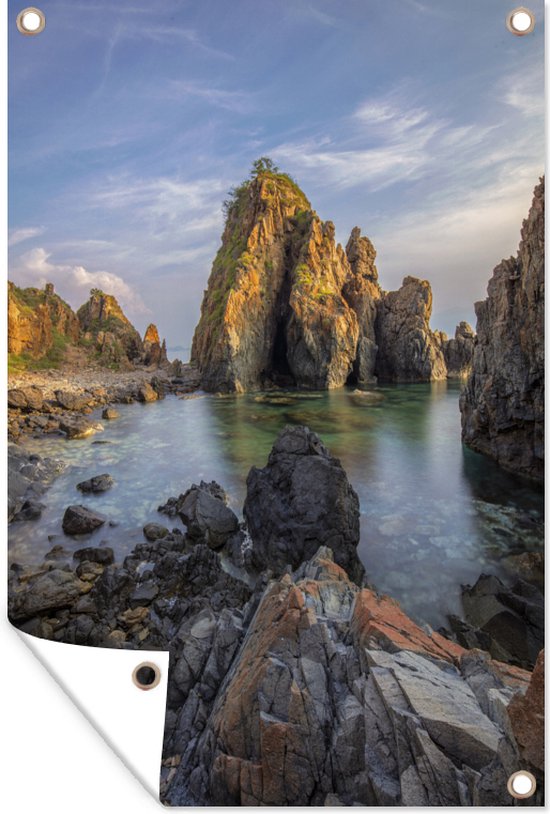 Tuinposter - Tuindoek - Tuinposters buiten - Rots op zee ...