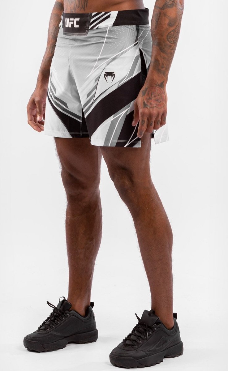 UFC Venum Authentic Fight Night Gladiator Fight Shorts Wit L - Jeans ...