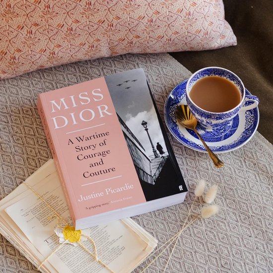 Het verhaal achter Miss Dior: Oorlog, familie en de geboorte van een ...