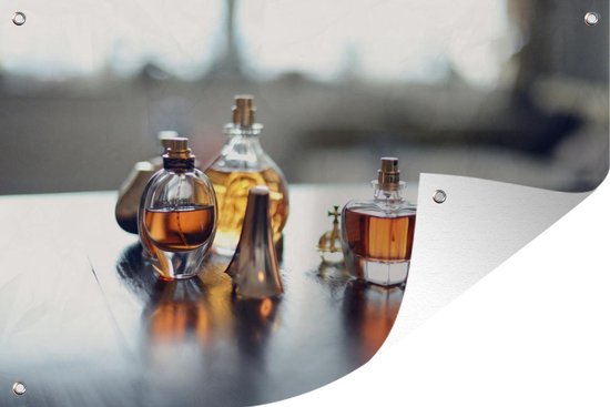Tuinposters buiten De vier flesjes parfum op de tafel - 90x60 cm ...