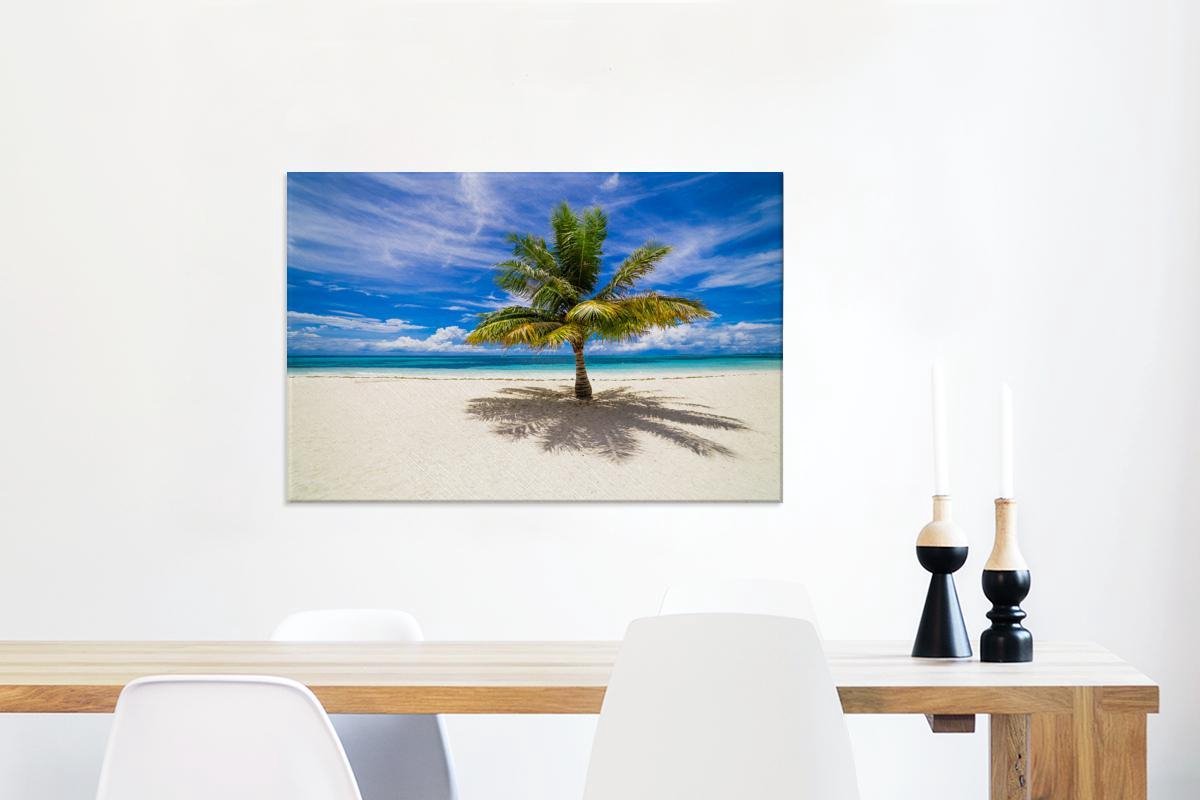 Canvas Schilderij Kokospalm op het zand bij Moorea in Oceanië - 60x40 cm - Wanddecoratie | bol.com