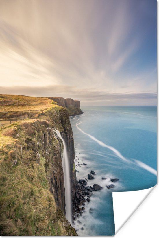 Poster Afgrond van het eiland Skye met mooi blauw water - 40x60 cm ...
