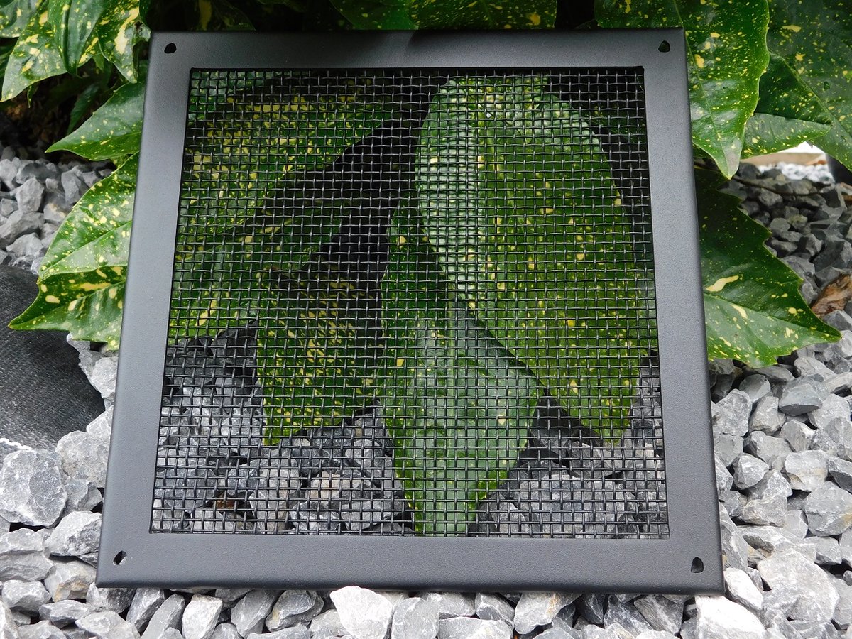Groot vierkant luchtrooster met massief (fijn) gaas, mat zwart | bol