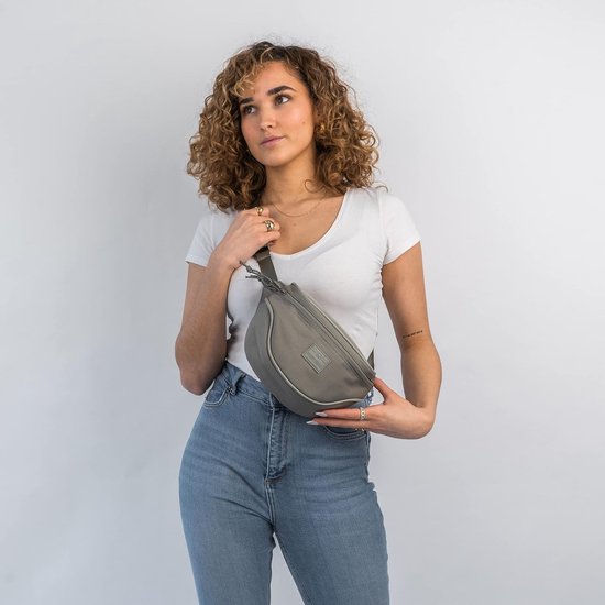 Heuptasje voor dames en heren; van gerecyclede petflessen; om dagelijks ...