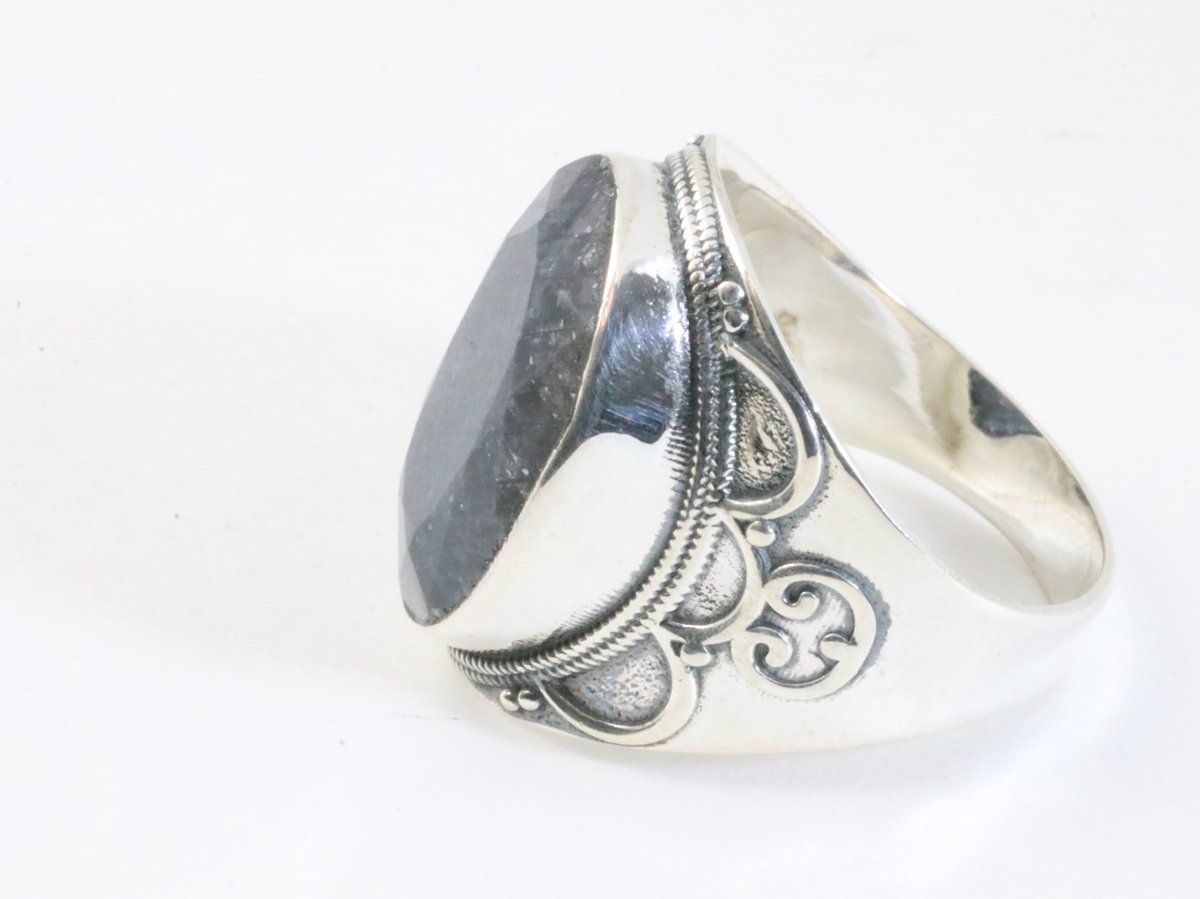 Zware bewerkte zilveren ring met blauwe saffier - maat 17.5 | bol.com
