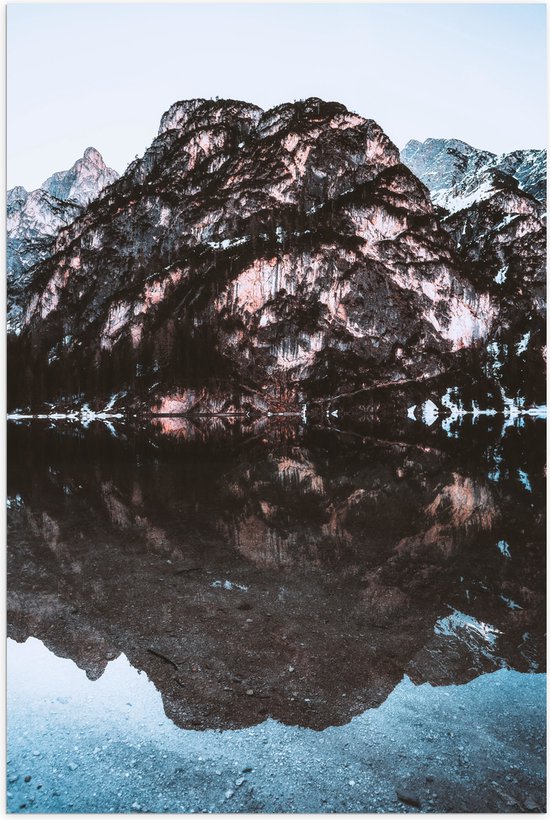 WallClassics - Poster (Mat) - Bergen in de Winter bij Meer - 100x150 cm ...