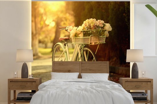 Behang - Fotobehang Bloemen in de fietsmand van de fiets - Breedte 280 ...
