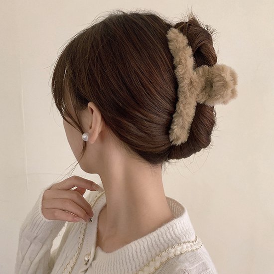 Leuke haarclip met grote bontklauw-beige | bol