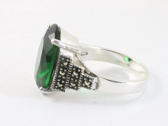 Zware zilveren ring met groene saffier en marcasiet - maat 17 | bol