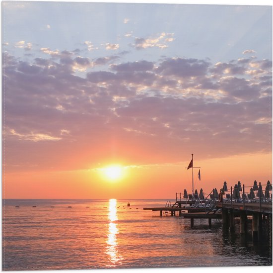 Vlag - Zon Zakkend in de Zee bij Pier - 50x50 cm Foto op Polyester Vlag ...