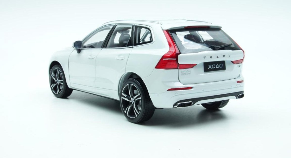 Paudi Models Volvo New XC60 Wit 1/18 | bol