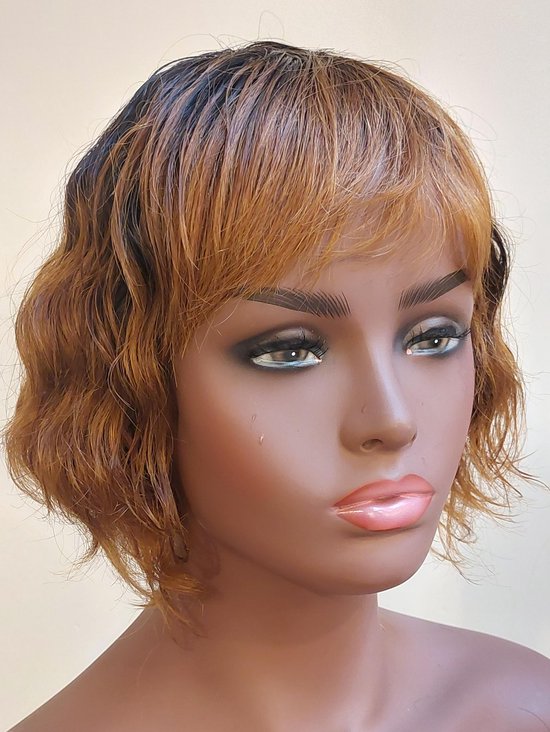 Wigs by Hairglow - 100% wavy human hair pruik in bobmodel met pony ...