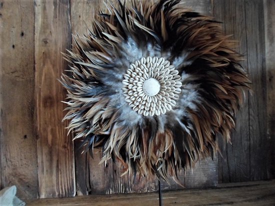 Ornament Coastal Juju on stand met veren en schelpen 50 cm | bol.com