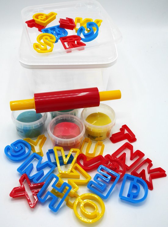 Createk kleiemmer met alfabet vormen kleiroller en 4 potjes klei | bol