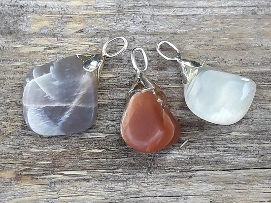 Edelsteen Maansteen (rood - grijs - wit - oranje) hanger | bol