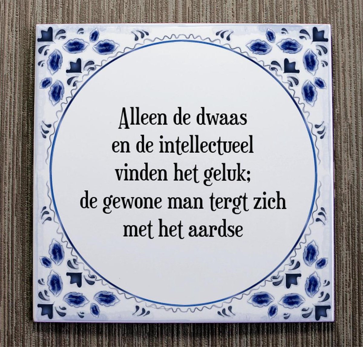 Tegeltje met Spreuk (Tegeltjeswijsheid): Alleen de dwaas en de intellectueel vinden... | bol.com