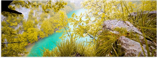 WallClassics - Poster Glanzend – Bovenop een Berg Uitkijkend over een ...