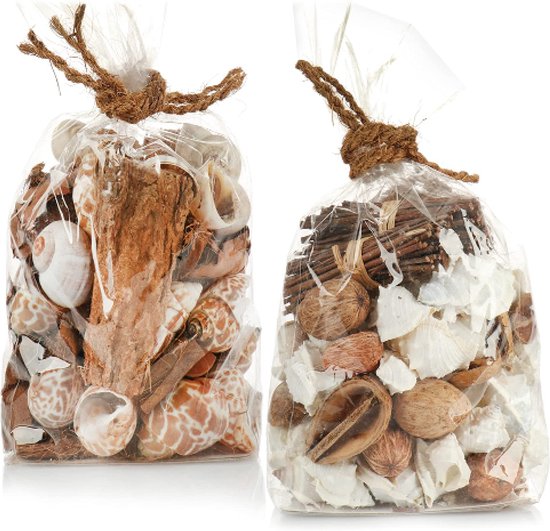 tassen gevuld met mooie schelpen en hout in de kleur bruin voor jouw ...