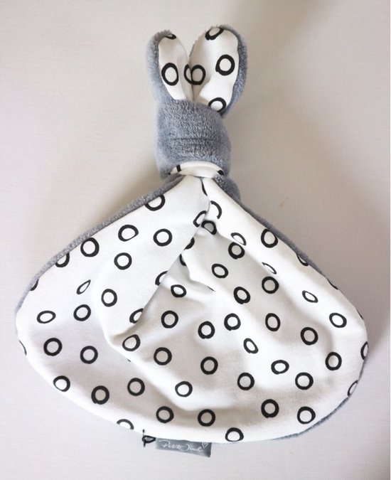Baby knuffel Knoopkonijn Zwart / oud blauw van Petit Juul | bol