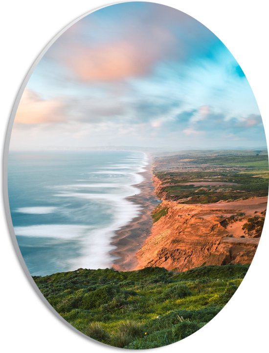 WallClassics - PVC Schuimplaat Ovaal - Landschap met Begroeiing langs ...