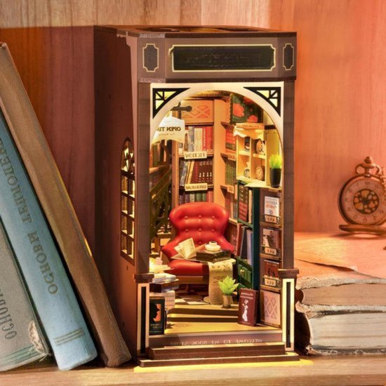 DIY Book Nook Kits - Shakespeare Bookstore Diorama Model voor ...