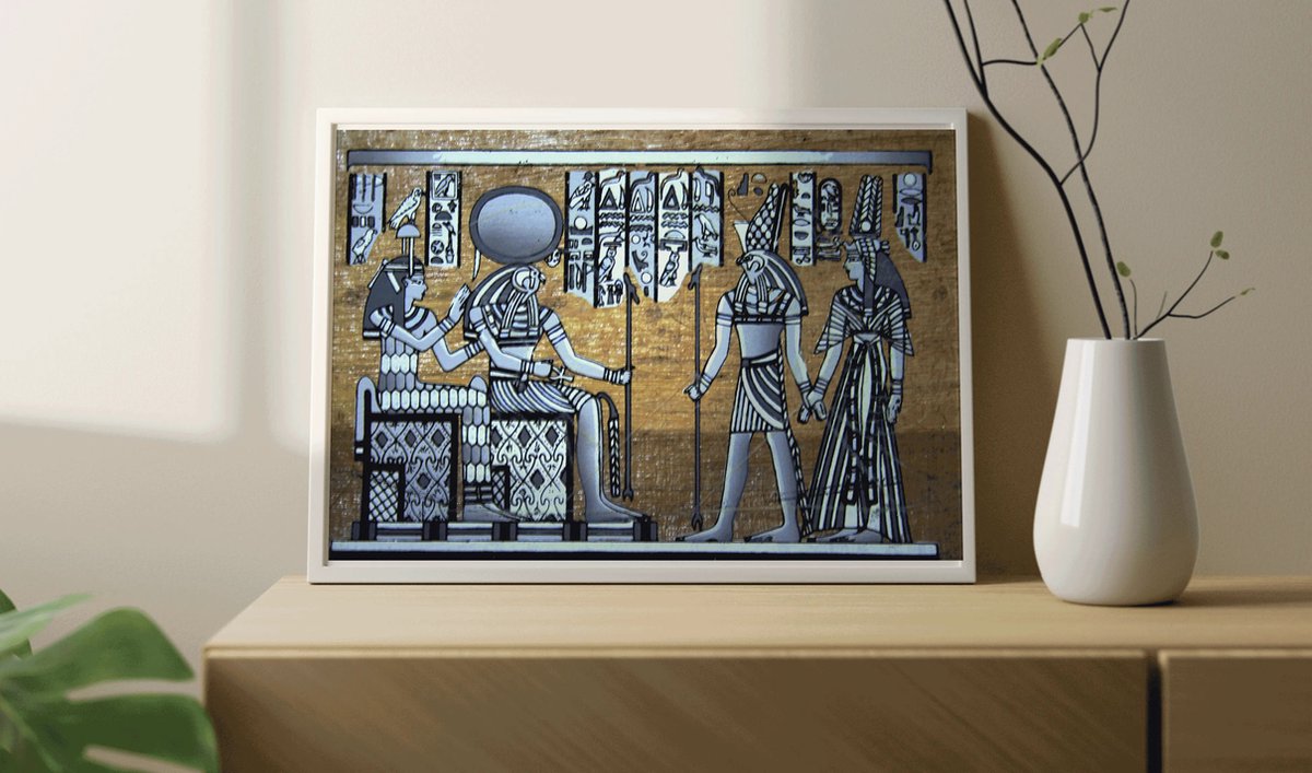 Egyptische papyrus met afbeelding van Imentet, Ra, Horus en Isiris in grijstinten | bol