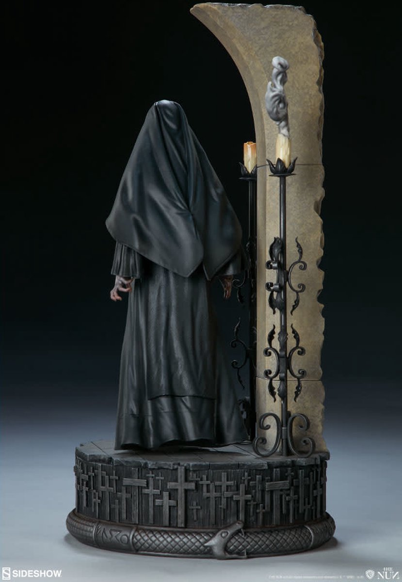 pre order: The Conjuring Universe: The Nun Statue | bol.com
