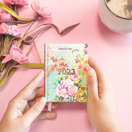 Endless Mae - Pocket agenda 2023 - 8,5x11 cm | bol