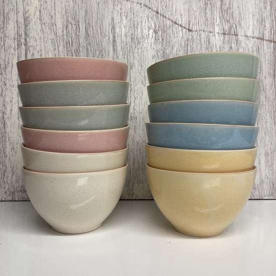 Siaki set van 4 porseleinen kommen in pastel ivoor met reactief glazuur ...