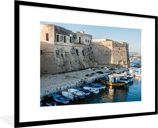 Fotolijst incl. Poster - boten voor de witte huizen in Gallipoli ...