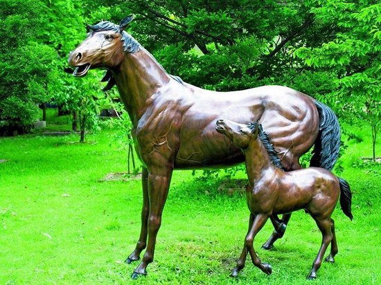 Tuinbeeld - groot bronzen beeld - paard en veulen - Bronzartes | bol.com