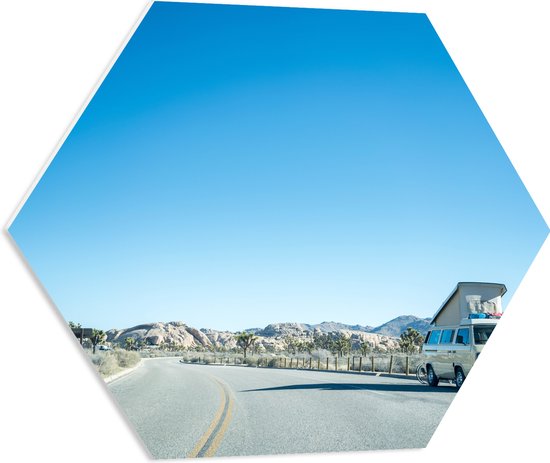 PVC Schuimplaat Hexagon - Weg - Busje - Bergen - Bomen - Planten ...