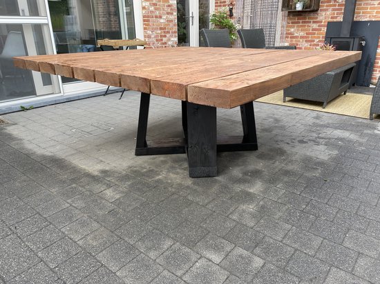 Vierkante tuintafel van Douglas houten balken | Design Esclusivo ...