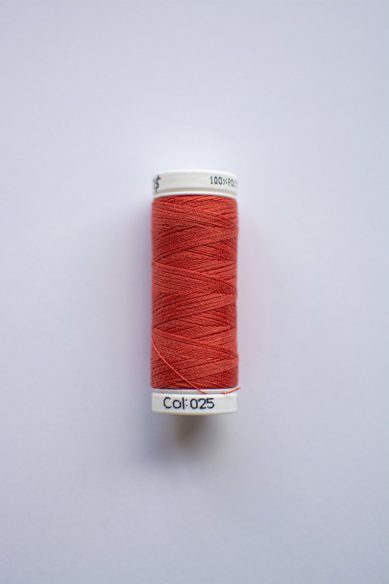 Set rood 5 kleuren naaigaren 200m - rode stikzijde universeel | bol.com