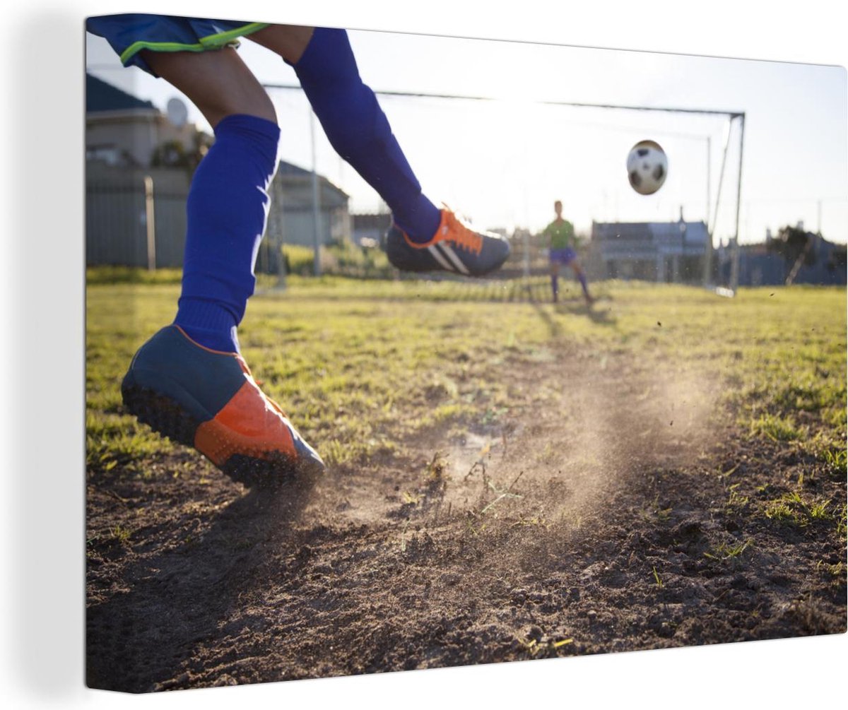 bol.com | Canvas Schilderij Voetbal - Jongen schiet op doel canvas 2cm ...