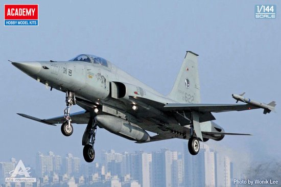 1:144 Academy 12644 Northrop F-5 Freedom Fighter - KF-5E Tiger II - Straaljager... | bol