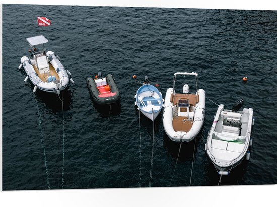 PVC Schuimplaat - Vijf Rubberen Bootjes Dobberend op het Water - 105x70 ...